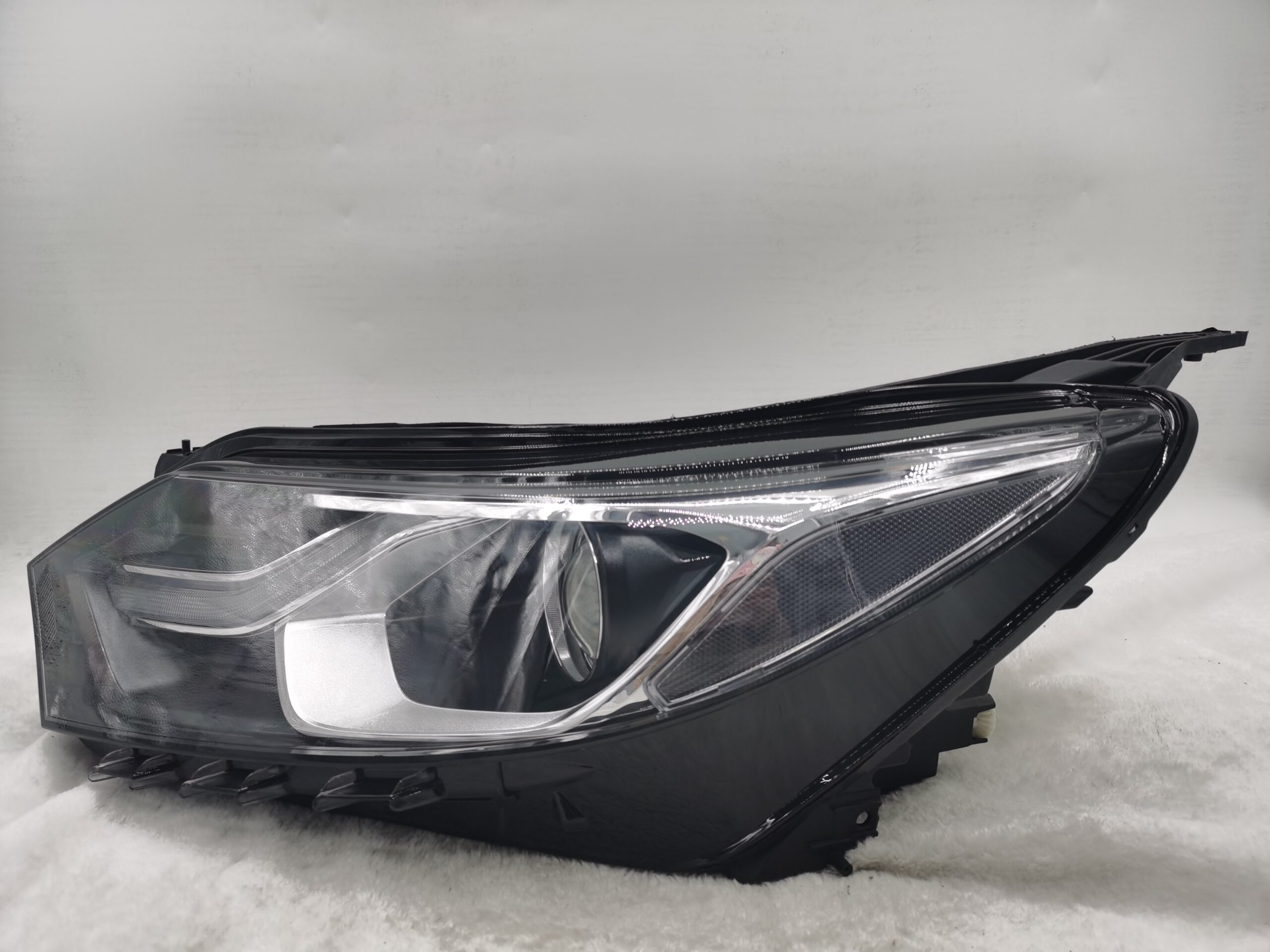 HOLDEN EQUINOX 2018-2020 HALOGEN L.H.S HEADLIGHT ASSEMBLY - Australia ...