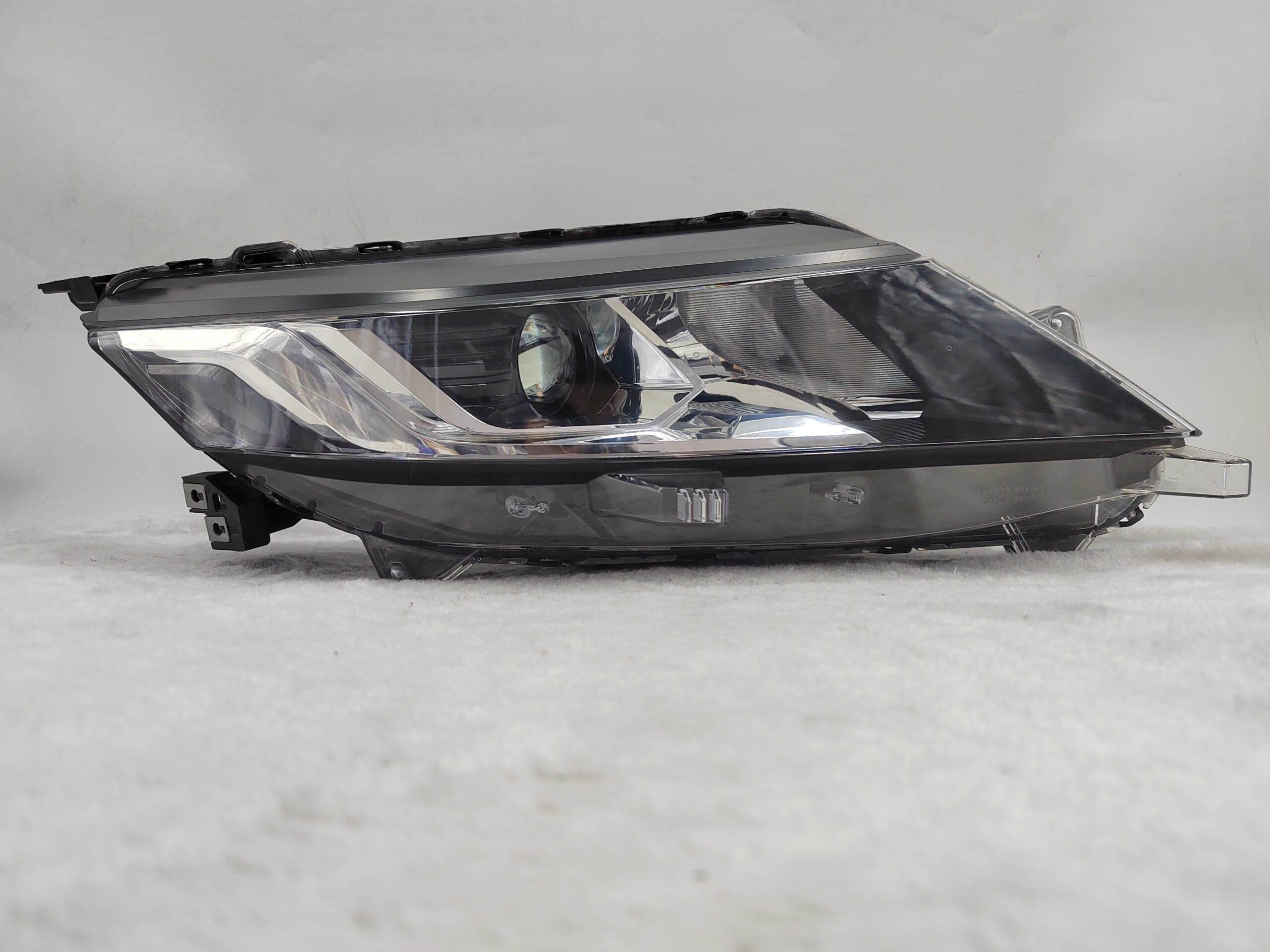 MITSUBISHI TRITON L200 2019-2023 HALOGEN R.H.S HEADLIGHT ASSEMBLY ...