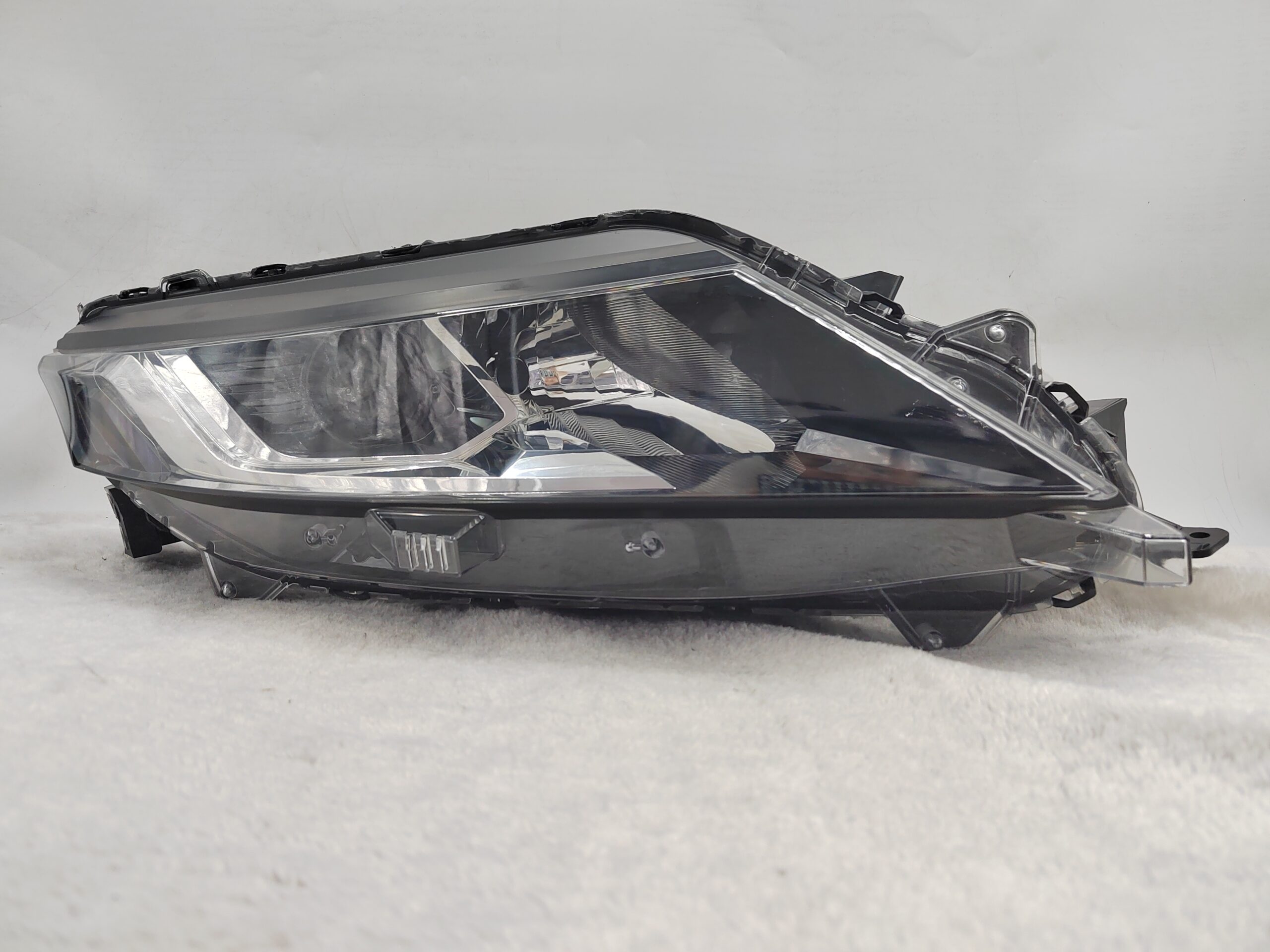 MITSUBISHI TRITON L200 2019-2023 HALOGEN R.H.S HEADLIGHT ASSEMBLY ...