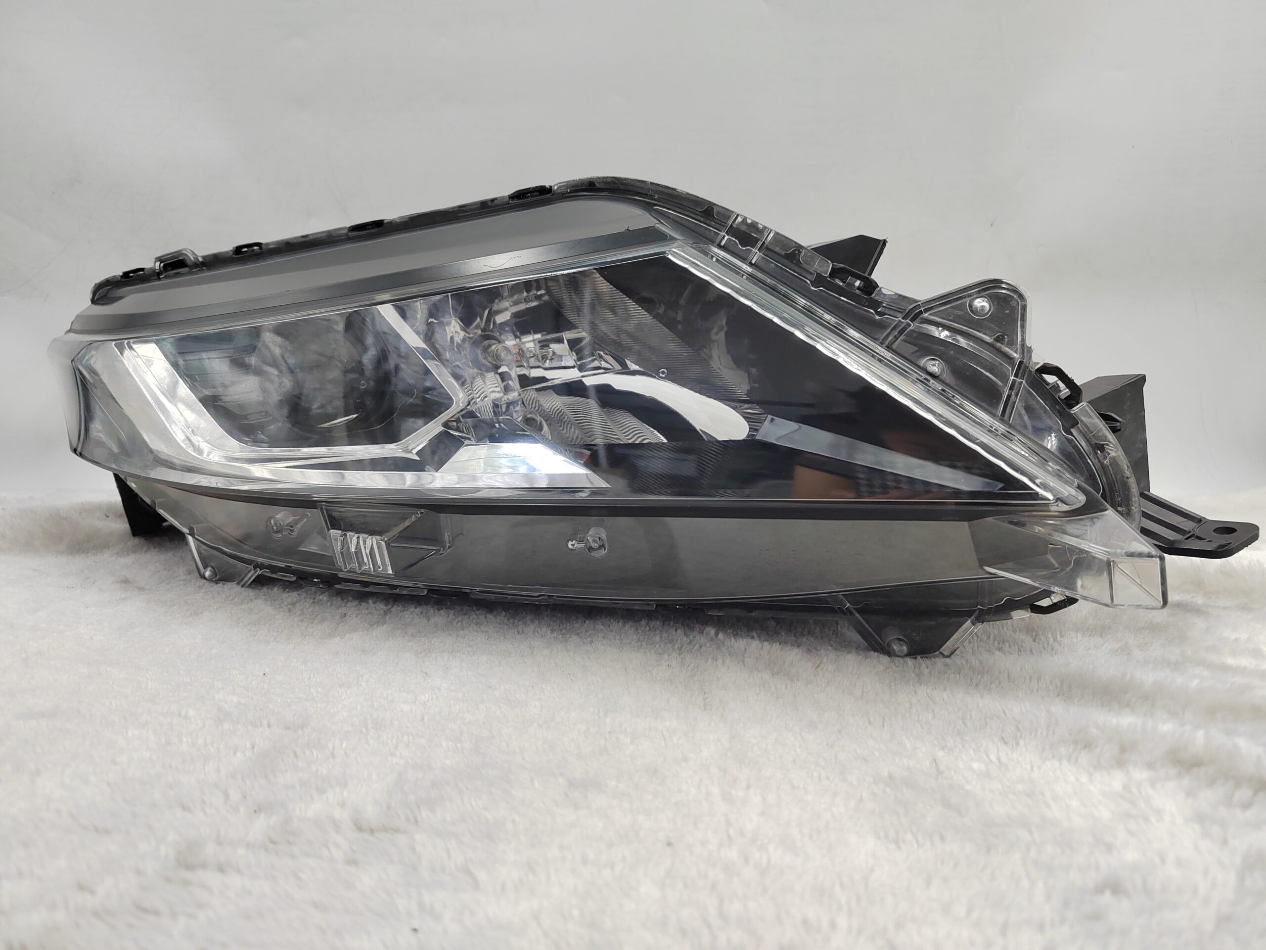 MITSUBISHI TRITON L200 2019-2023 HALOGEN R.H.S HEADLIGHT ASSEMBLY ...