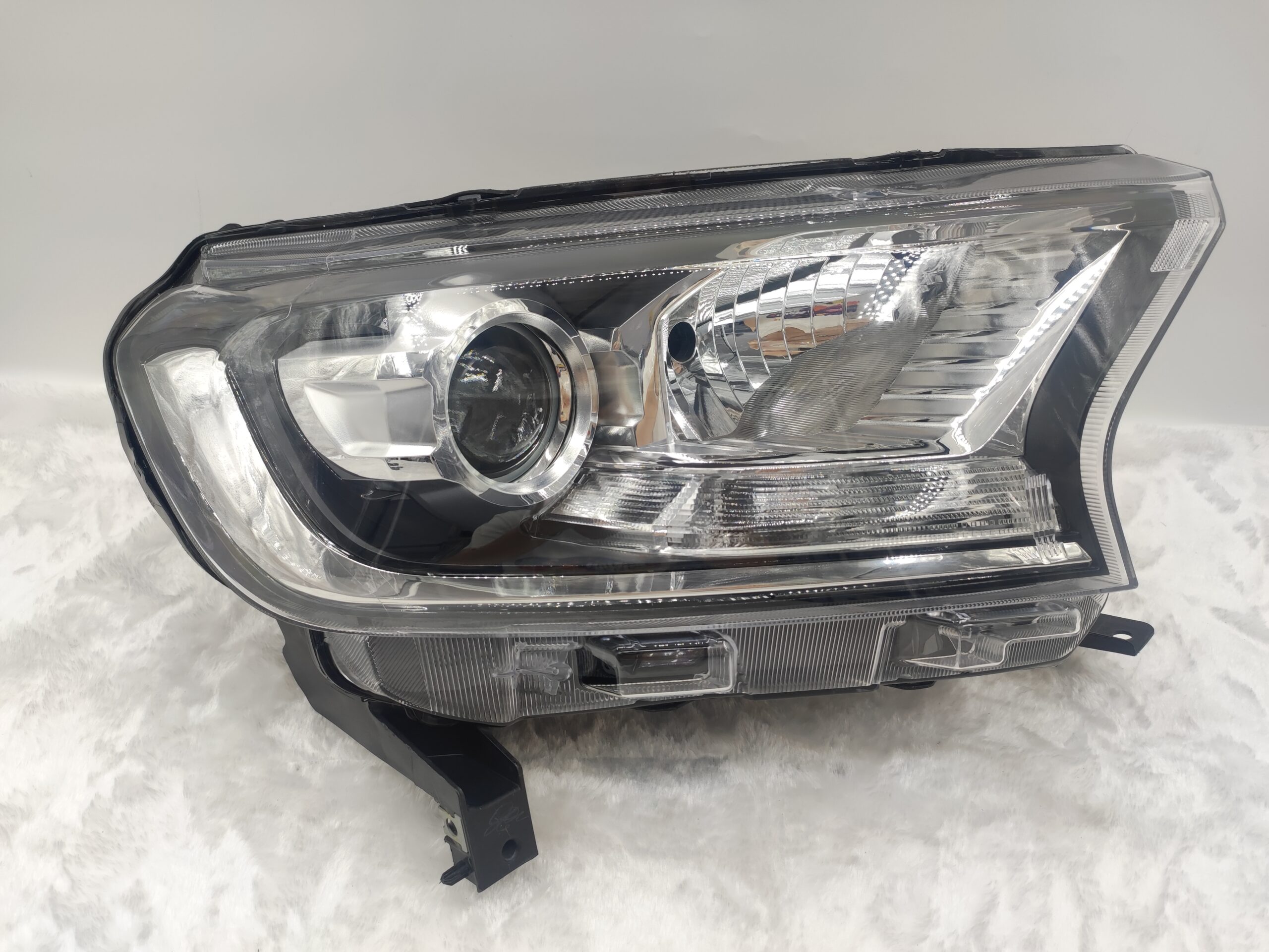 FORD EVEREST RANGER 2015-2019 HALOGEN R.H.S HEADLIGHT ASSEMBLY ...