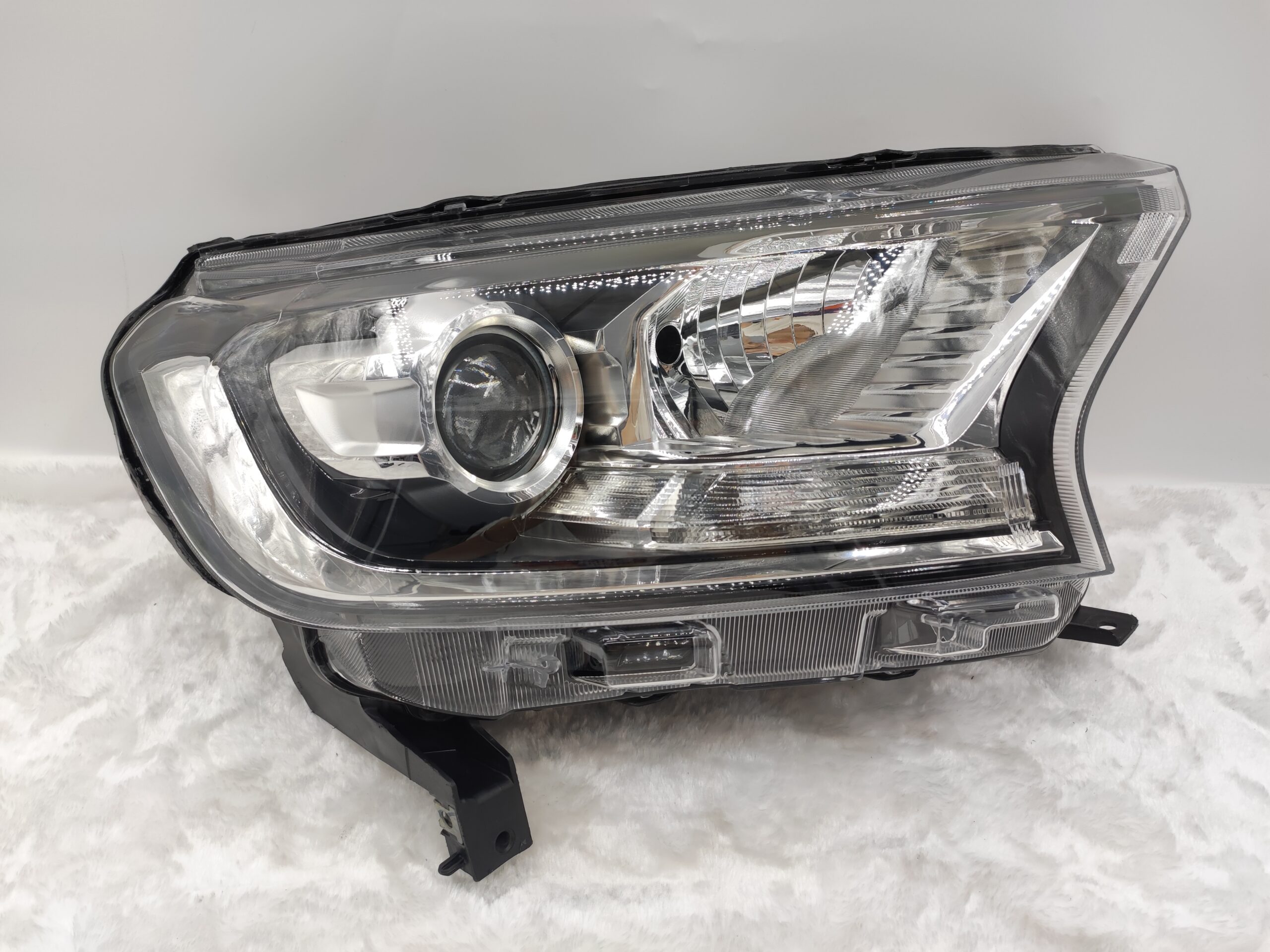FORD EVEREST RANGER 2015-2019 HALOGEN R.H.S HEADLIGHT ASSEMBLY ...