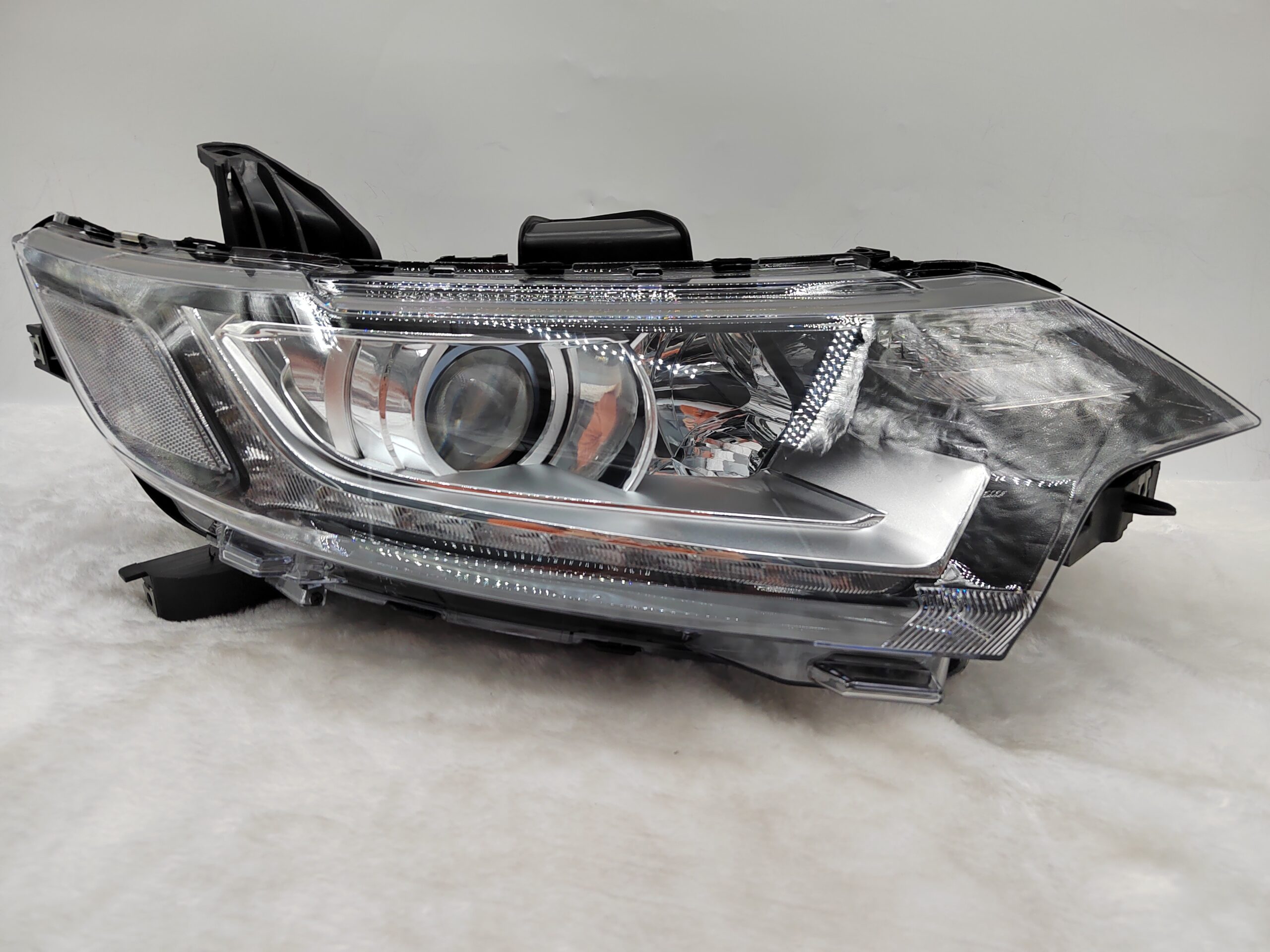 MITSUBISHI OUTLANDER 2016-2020 HALOGEN R.H.S HEADLIGHT ASSEMBLY ...