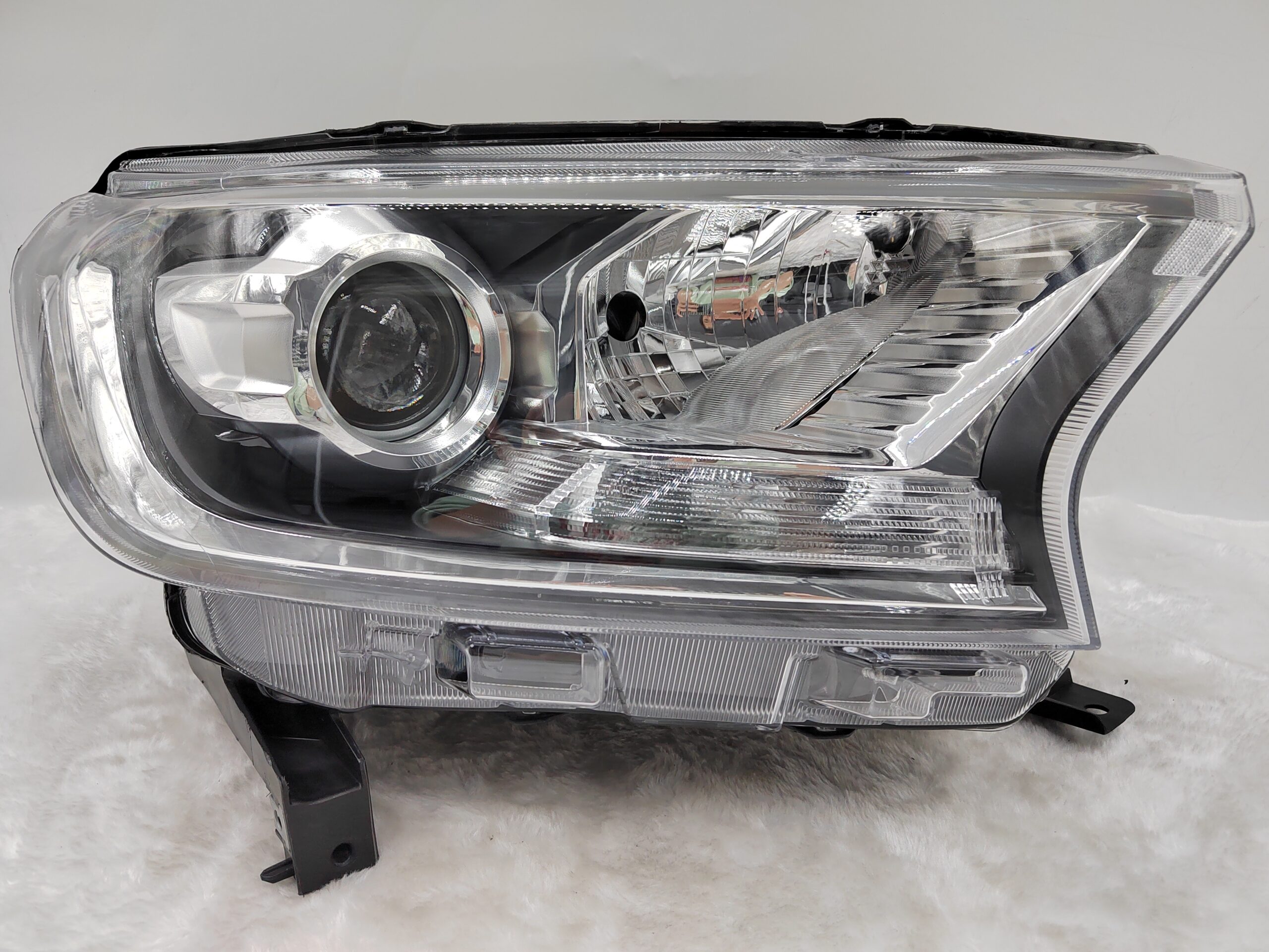 FORD EVEREST RANGER 2015-2019 HALOGEN R.H.S HEADLIGHT ASSEMBLY ...