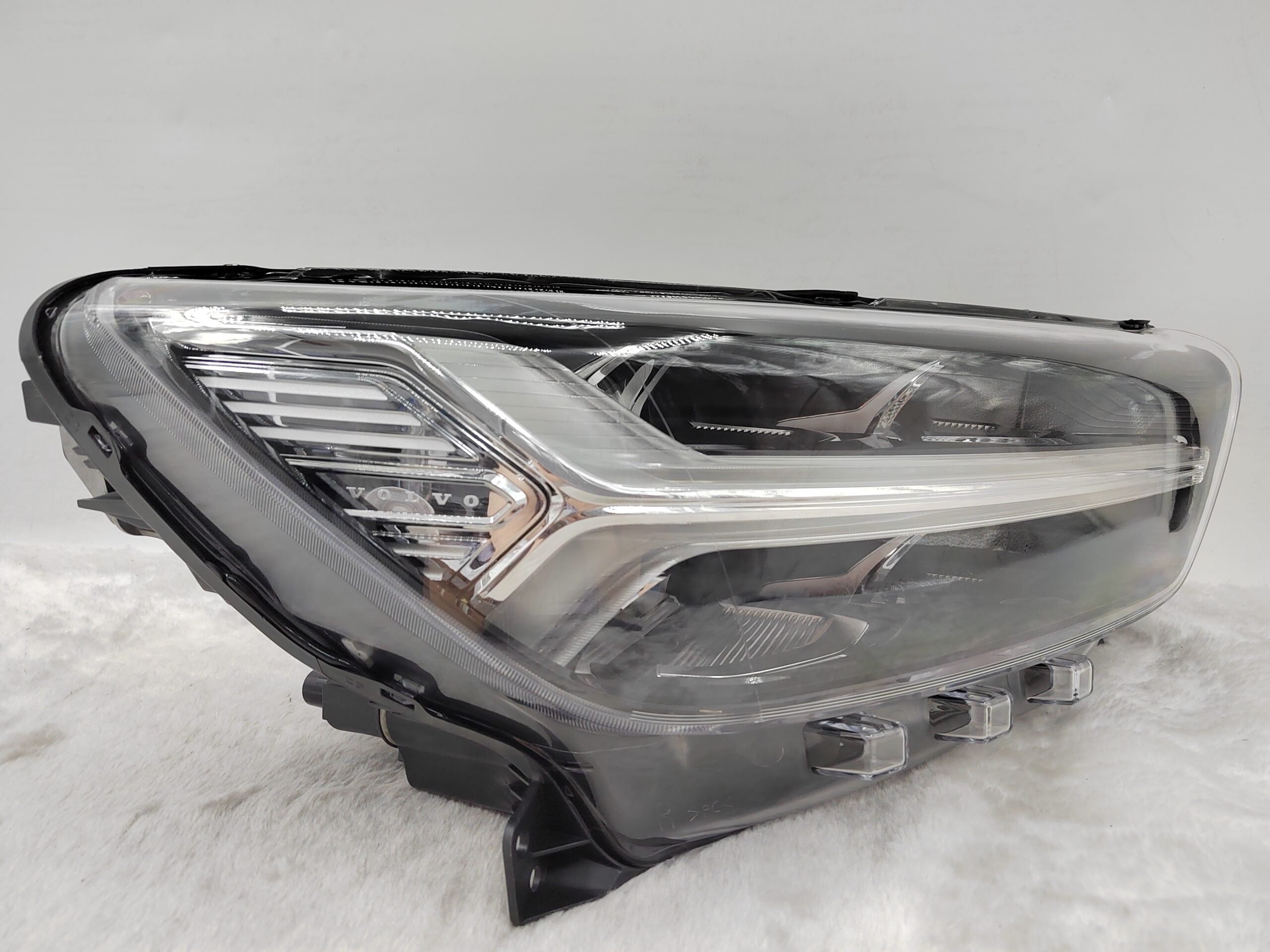 VOLVO XC40 2017-2022 LED R.H.S HEADLIGHT ASSEMBLY - Australia Headlight ...