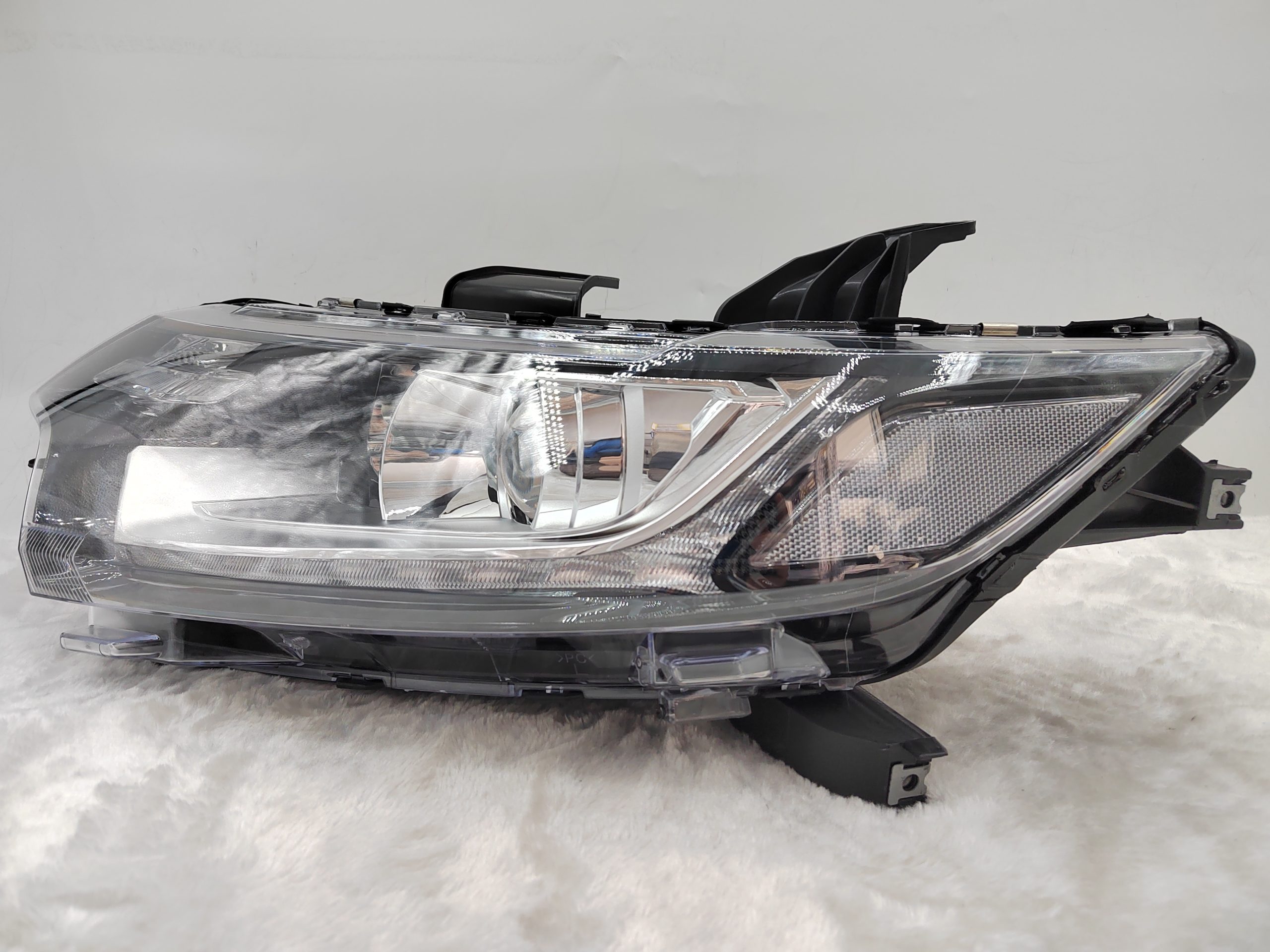 MITSUBISHI OUTLANDER 2016-2020 HALOGEN L.H.S HEADLIGHT ASSEMBLY ...