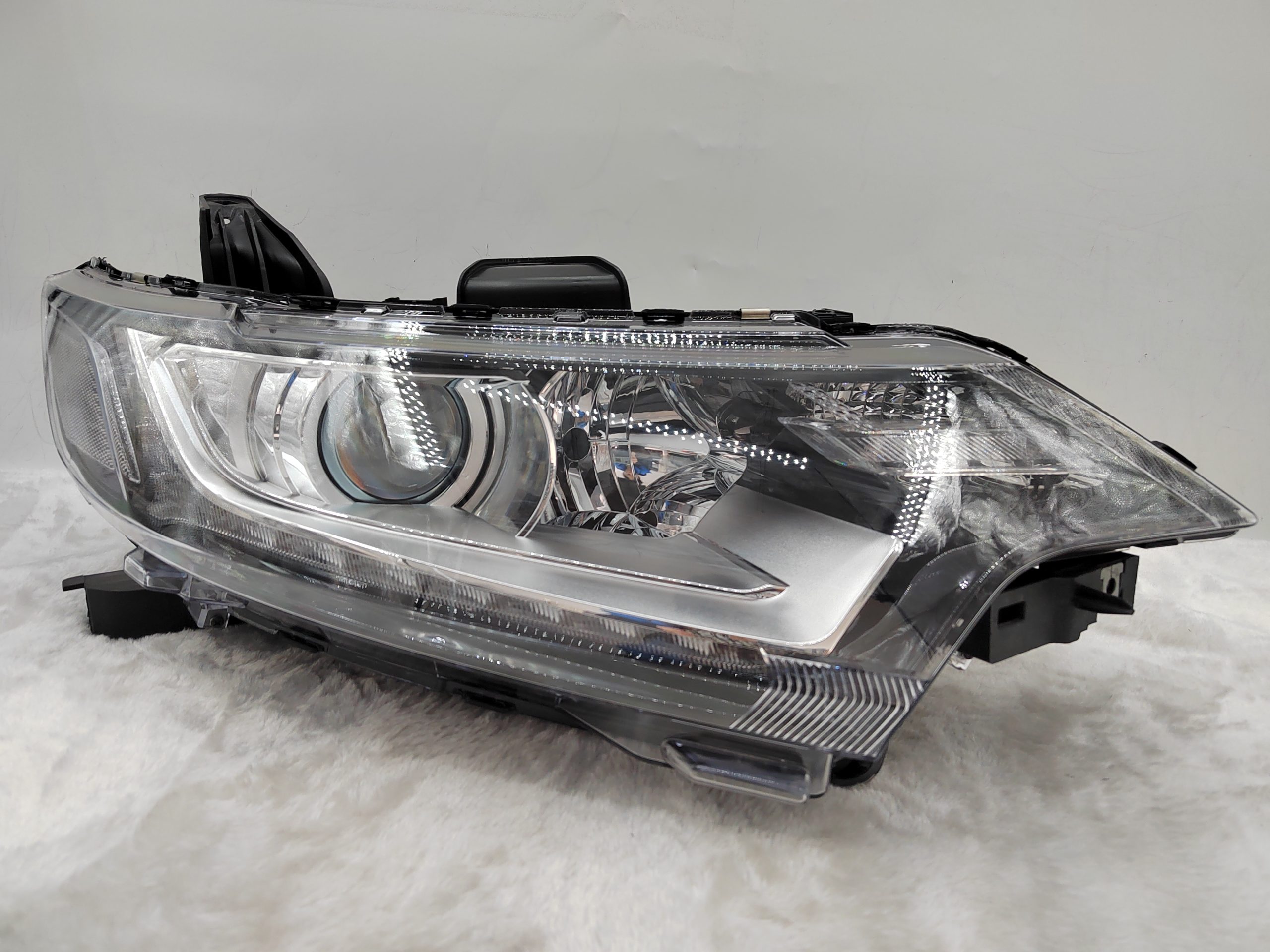MITSUBISHI OUTLANDER 2016-2020 HALOGEN R.H.S HEADLIGHT ASSEMBLY ...
