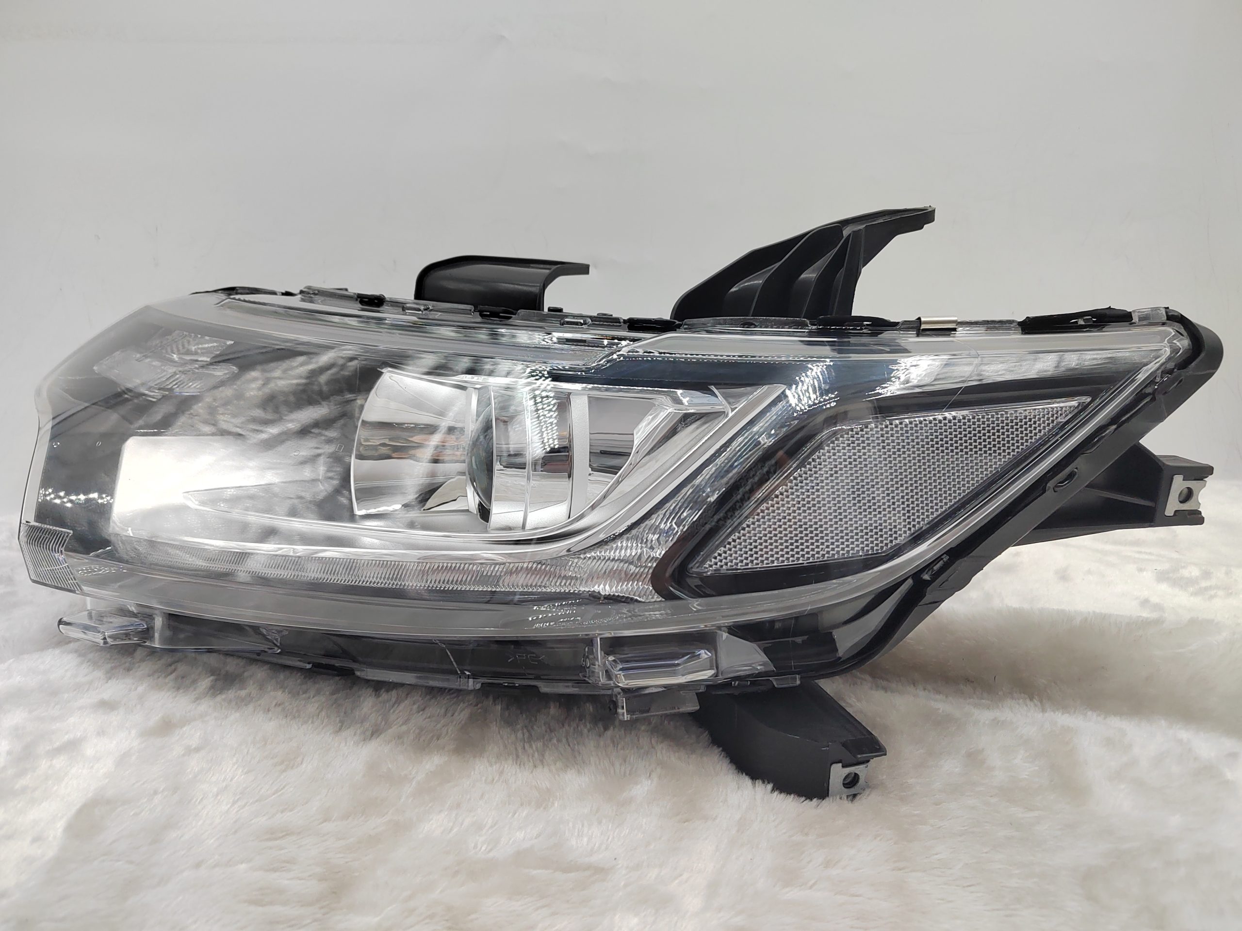 MITSUBISHI OUTLANDER 2016-2020 HALOGEN L.H.S HEADLIGHT ASSEMBLY ...