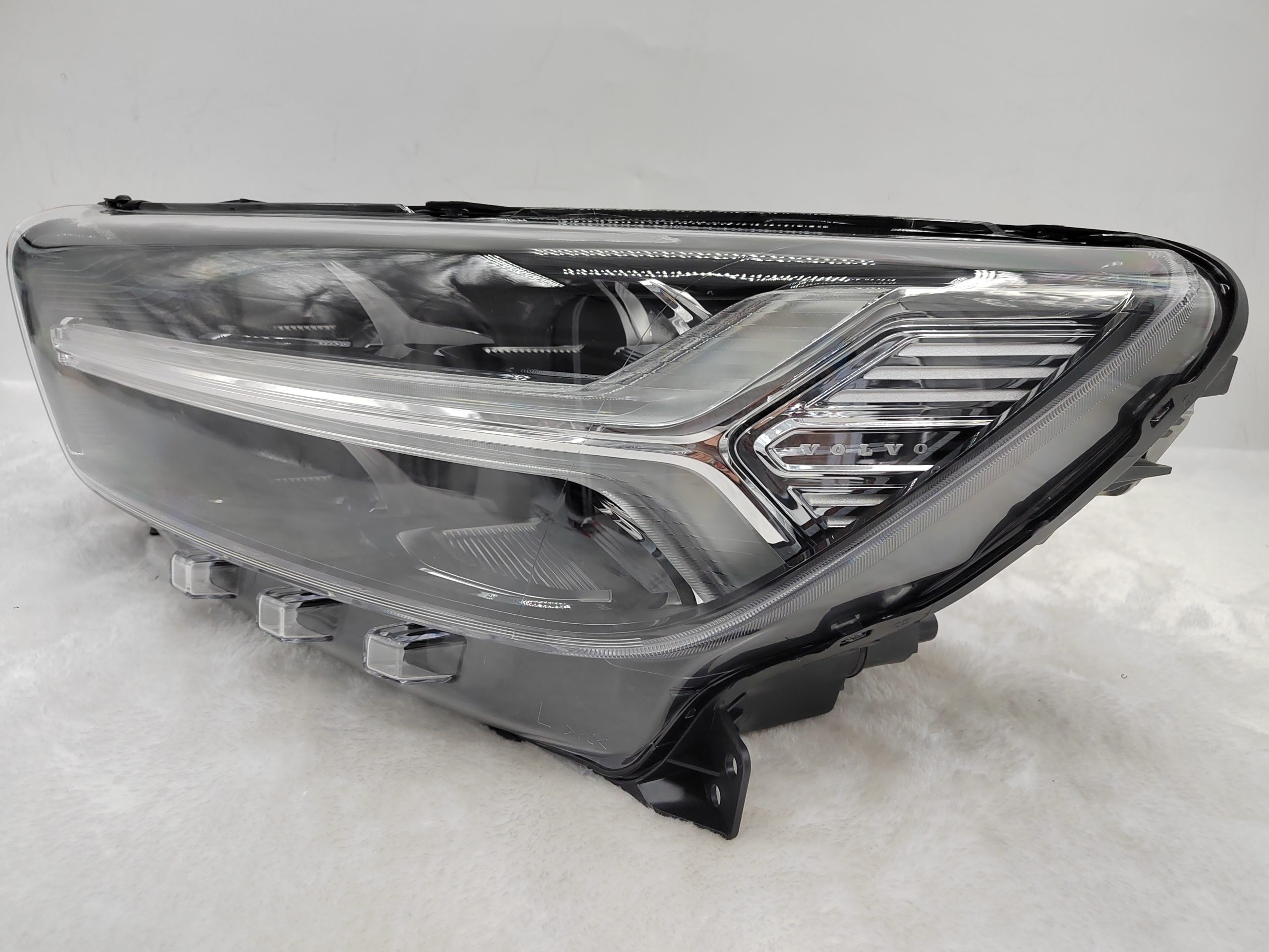 VOLVO XC40 2017-2022 LED L.H.S HEADLIGHT ASSEMBLY - Australia Headlight ...