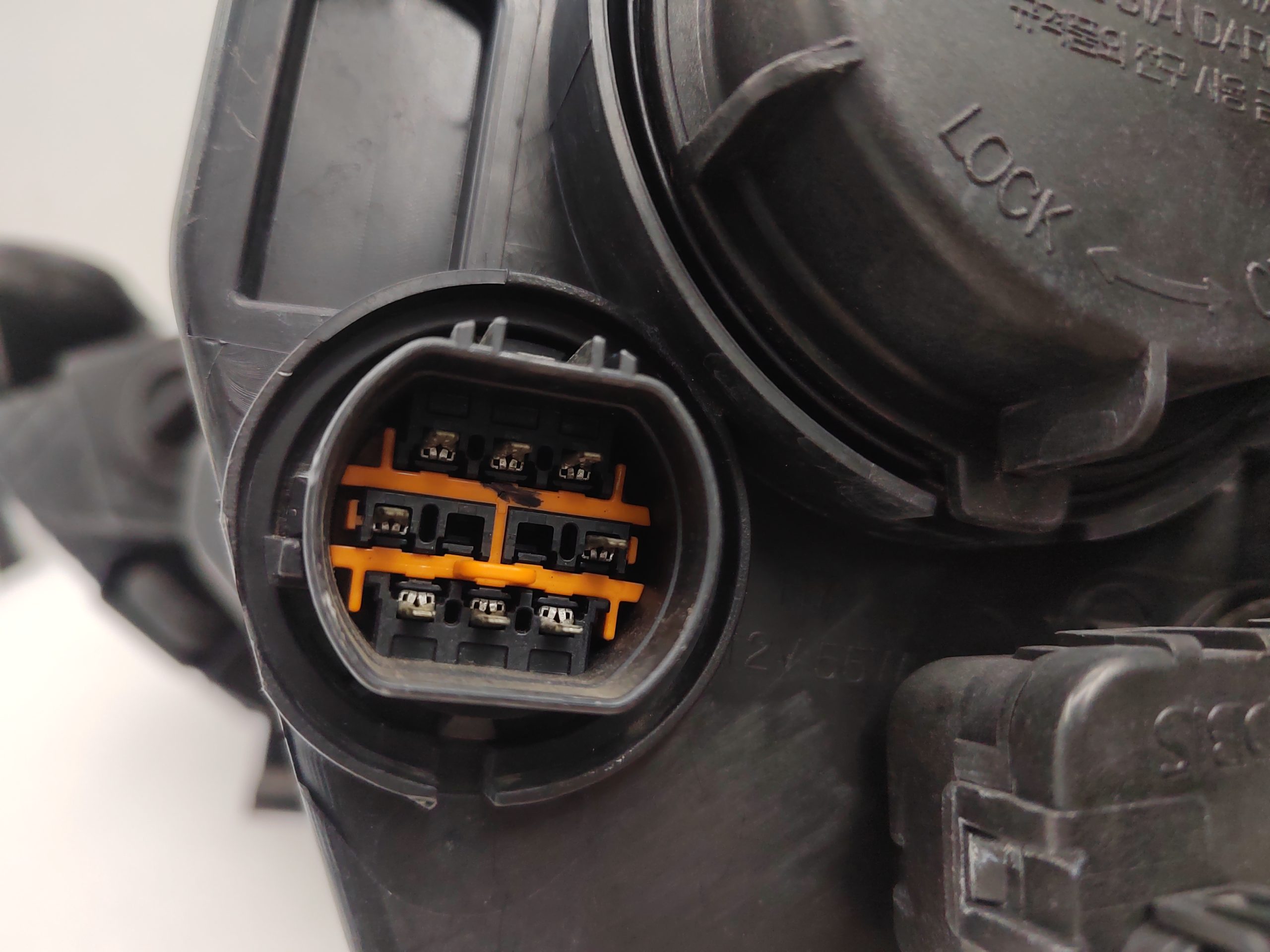 HYUNDAI VELOSTER 2011-2017 HALOGEN R.H.S HEADLIGHT ASSEMBLY - Australia ...